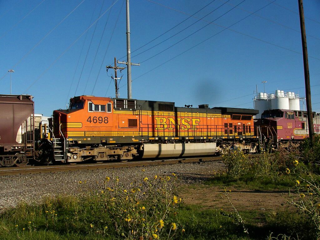 BNSF 4698